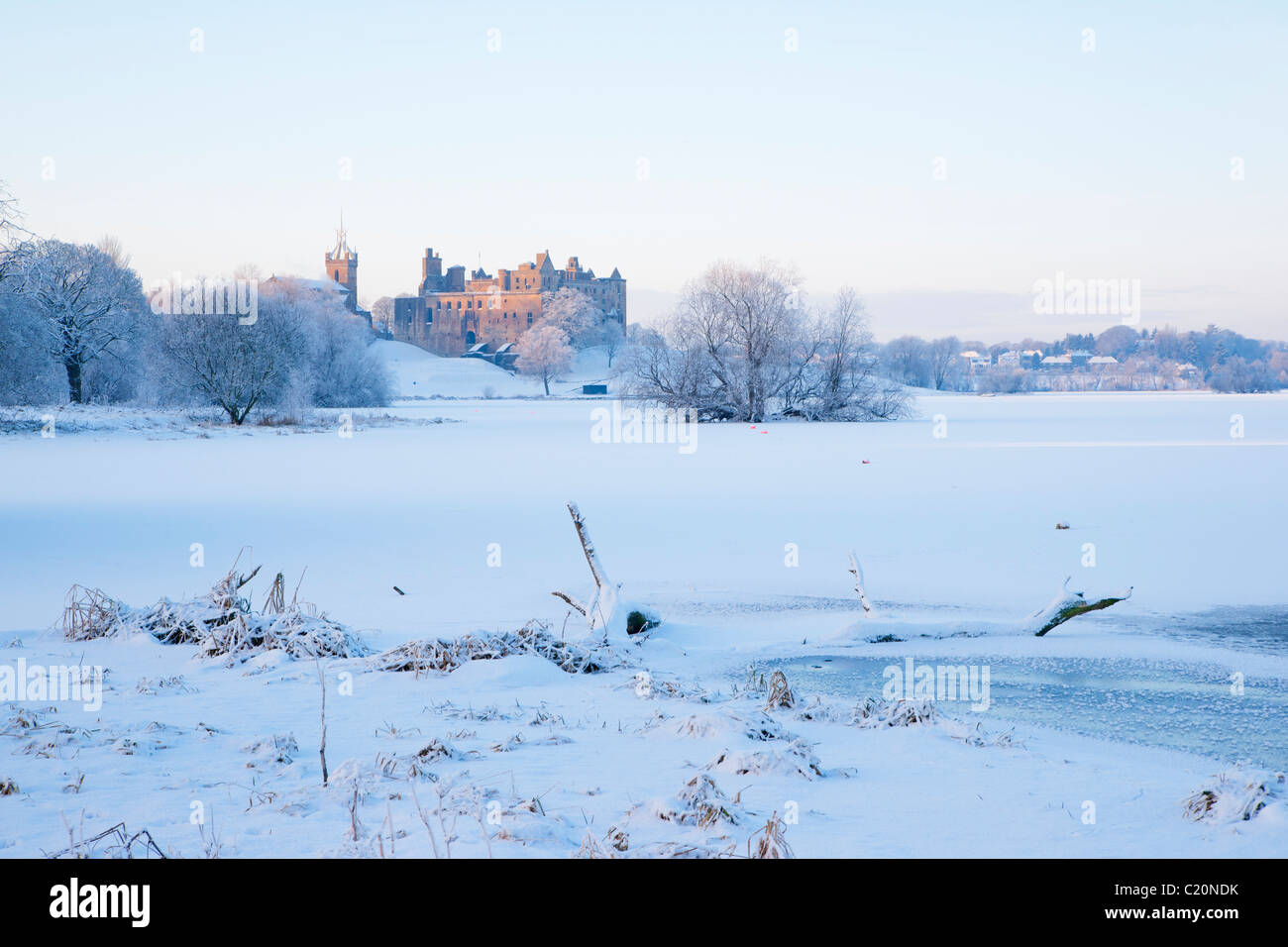 Looking across frozen Loch to Linlithgow Palace, Scotland, 2011 Stock ...