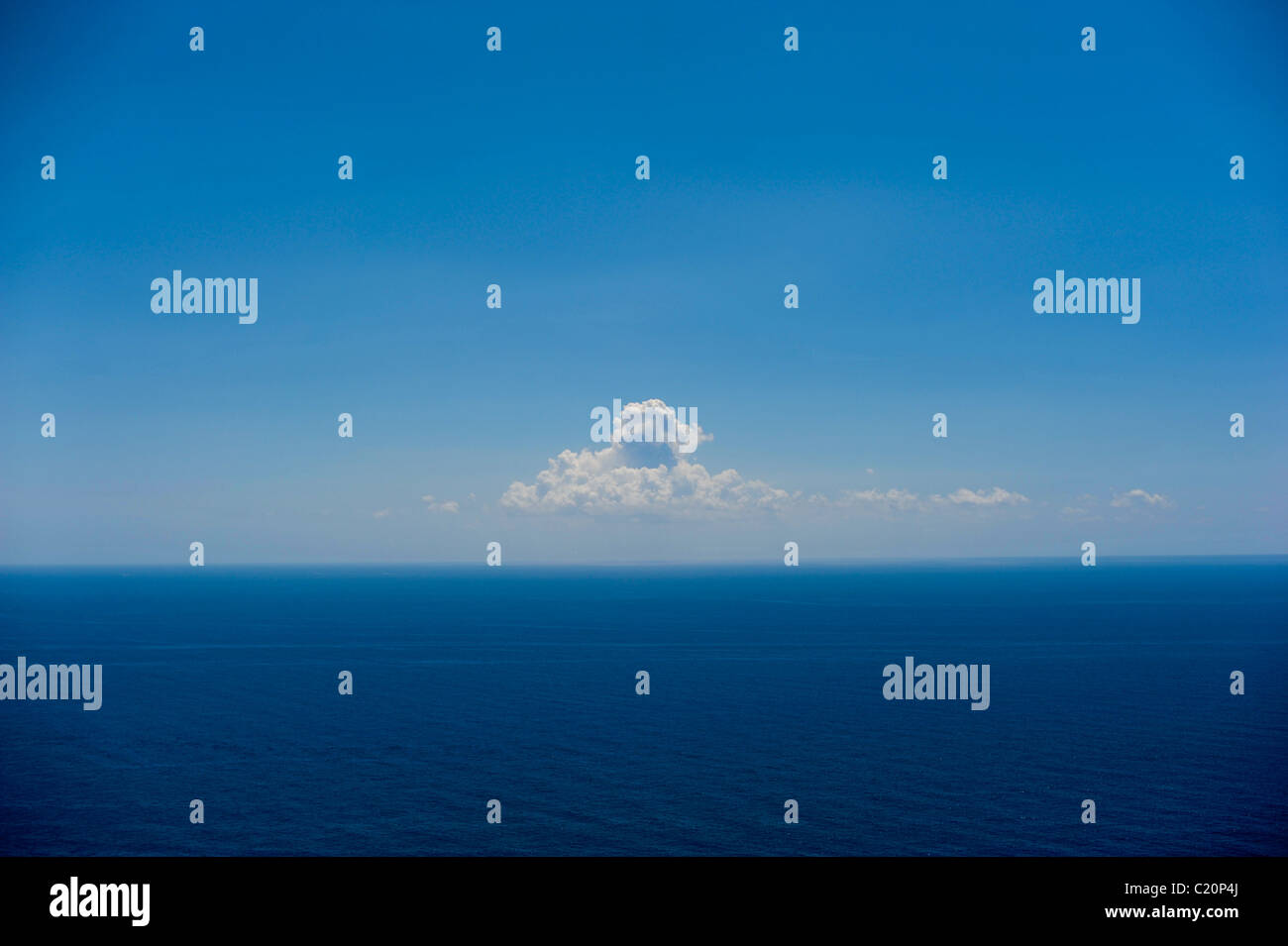 Cloud and ocean hi-res stock photography and images - Alamy