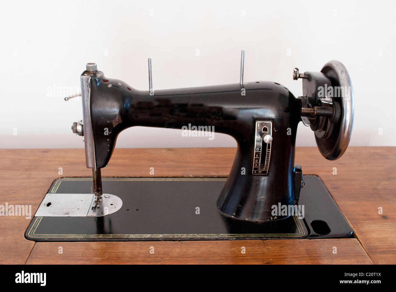 Old sewing machine Stock Photo - Alamy