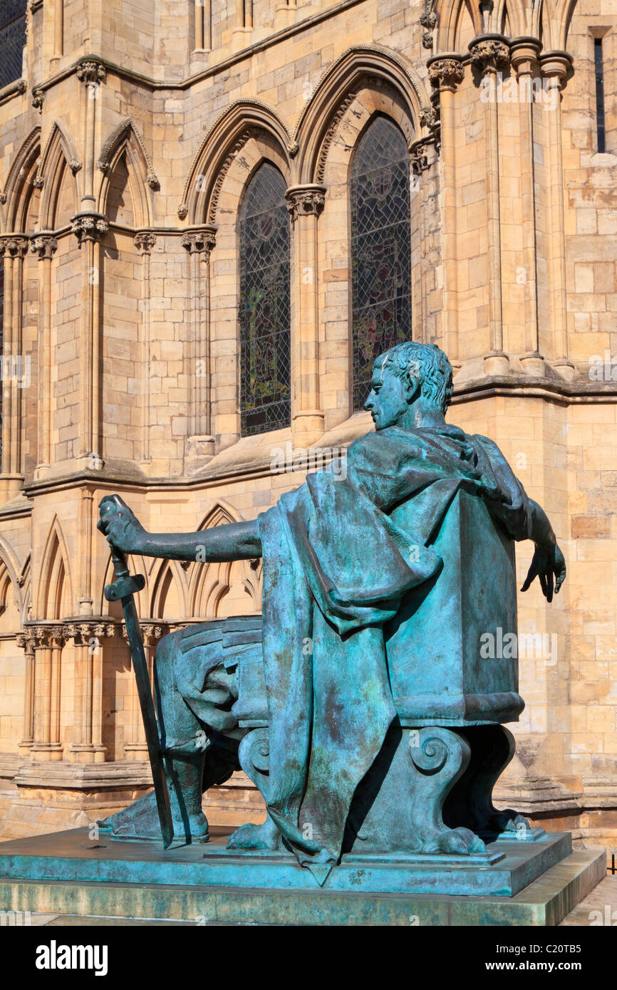Roman Emperor Constantine statue outside York Minster, York, North ...