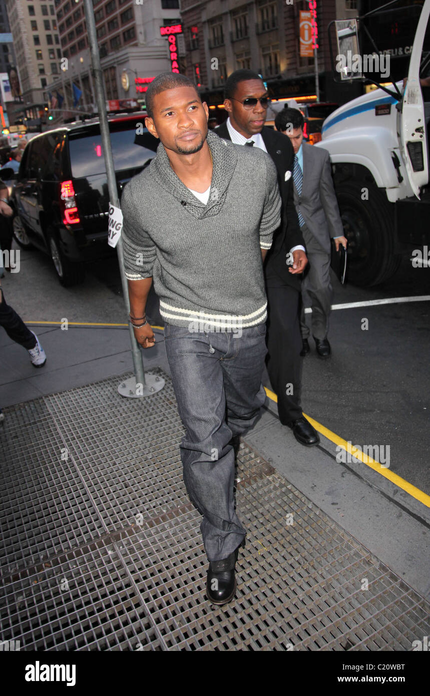 Usher arrives at his hotel for the 2009 Clinton Global Initiative New ...