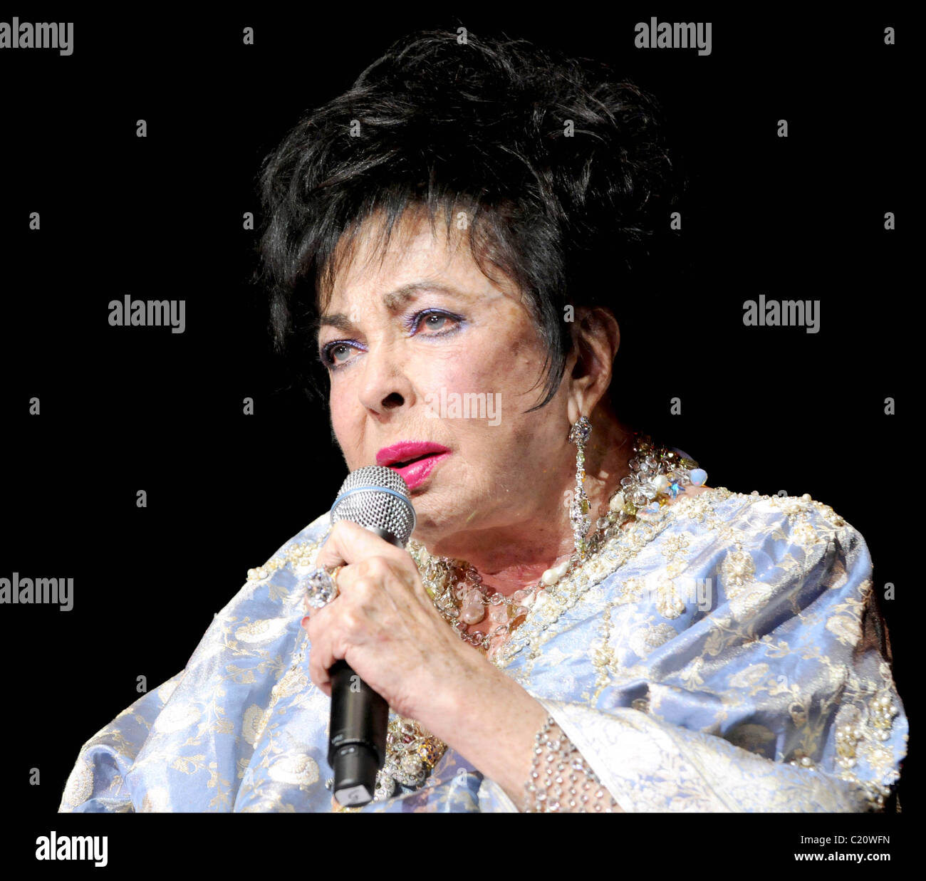 Elizabeth Taylor 2009 Macy's Passport fashion show held at the Barker ...