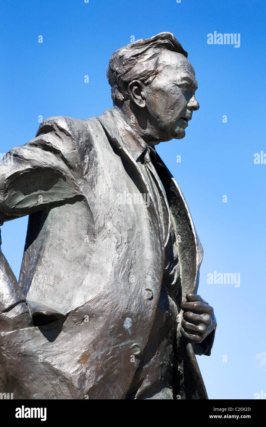Sculpture of harold wilson hi-res stock photography and images - Alamy