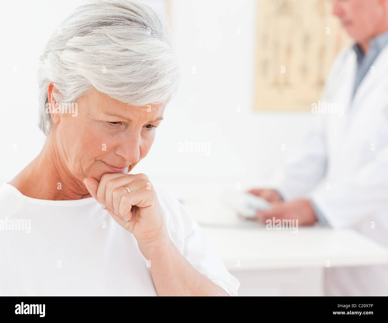 Sick patient with her doctor Stock Photo - Alamy