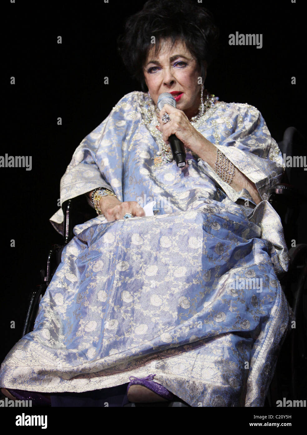 Dame elizabeth taylor 2009 macys hi-res stock photography and images ...