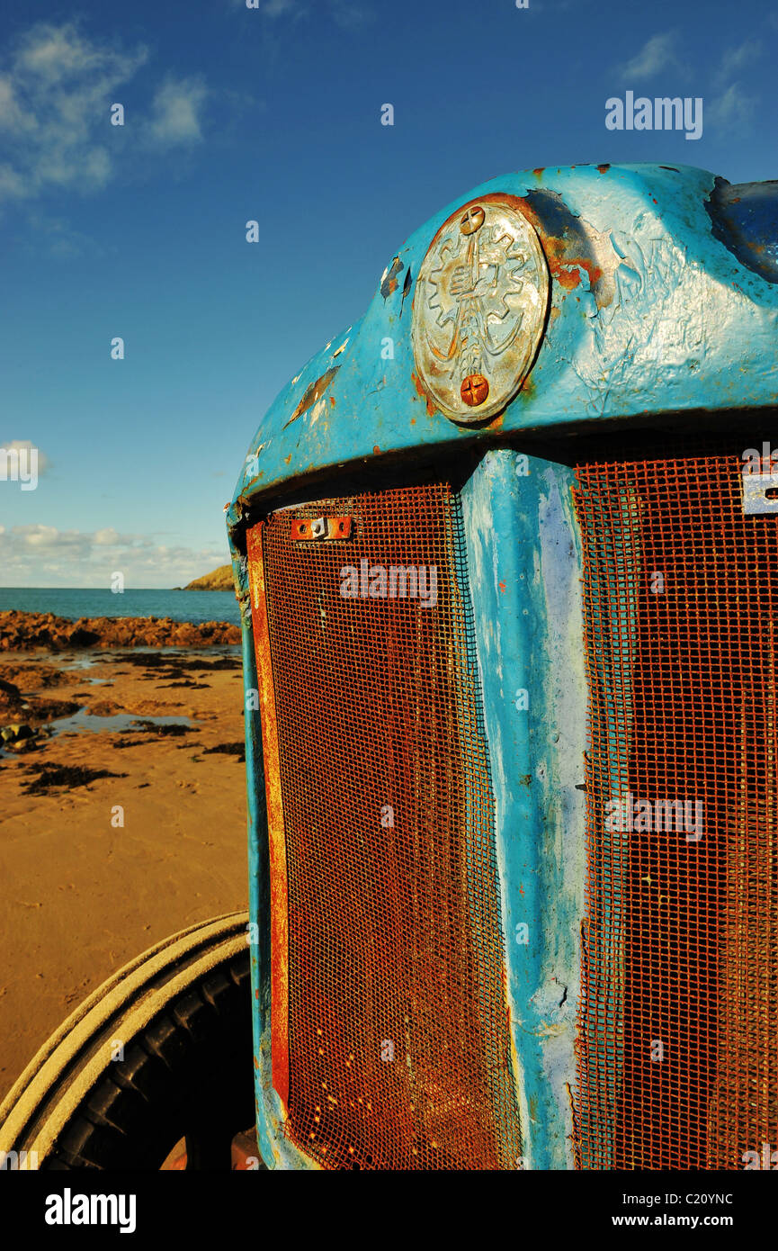 Fordson badge hi-res stock photography and images - Alamy