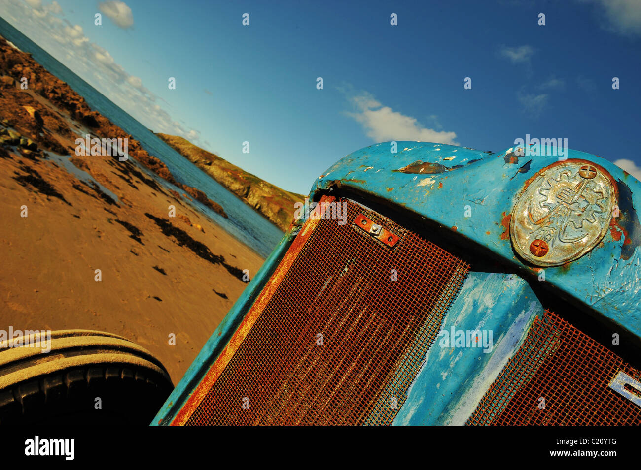 Fordson tractor badge hi-res stock photography and images - Alamy