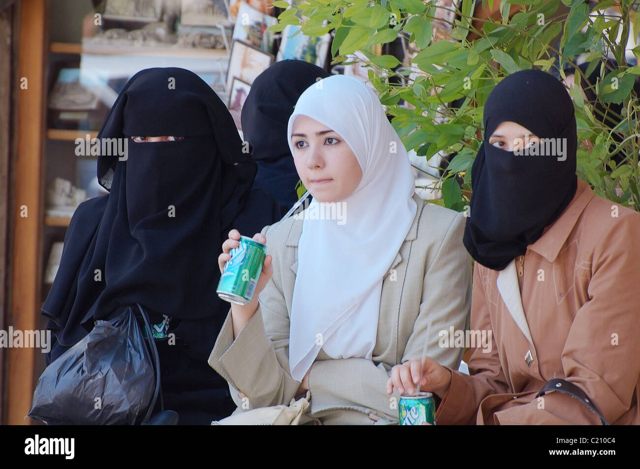 Women in traditional clothes damascus hi-res stock photography and ...
