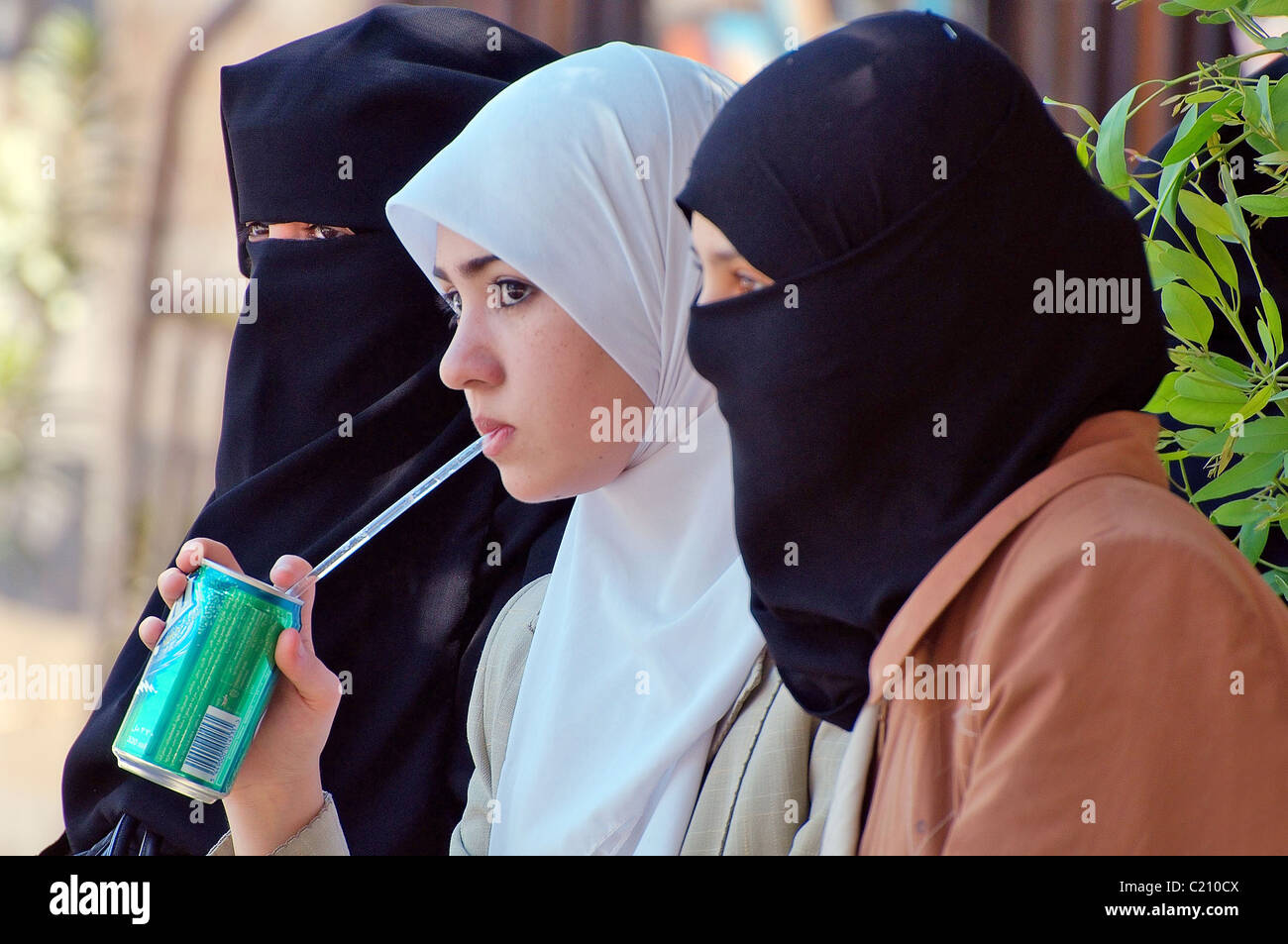 Women in traditional clothes damascus hi-res stock photography and ...