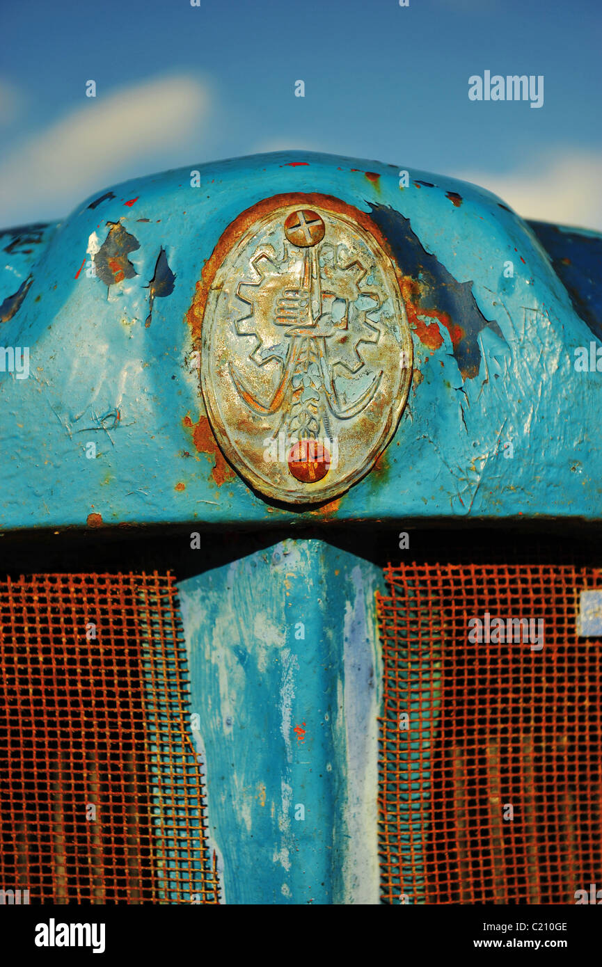 Fordson tractor badge hi-res stock photography and images - Alamy