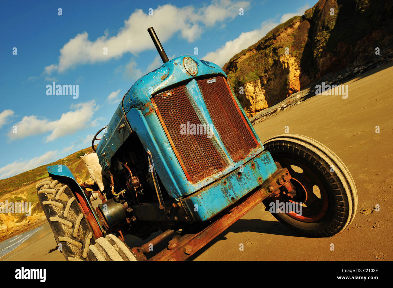 Old fordson major tractor engine hi-res stock photography and images ...