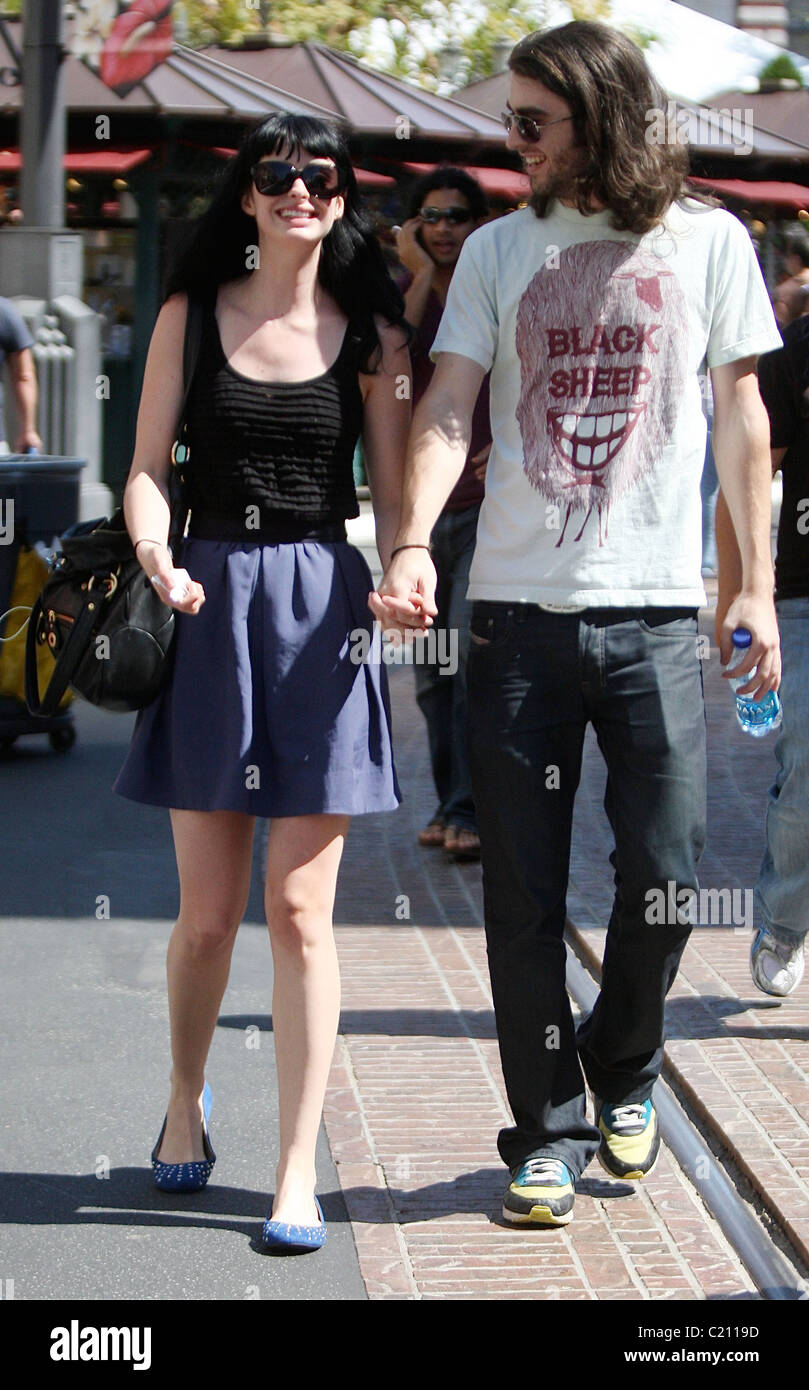 Actress Krysten Ritter and her boyfriend go shopping at a Farmers ...