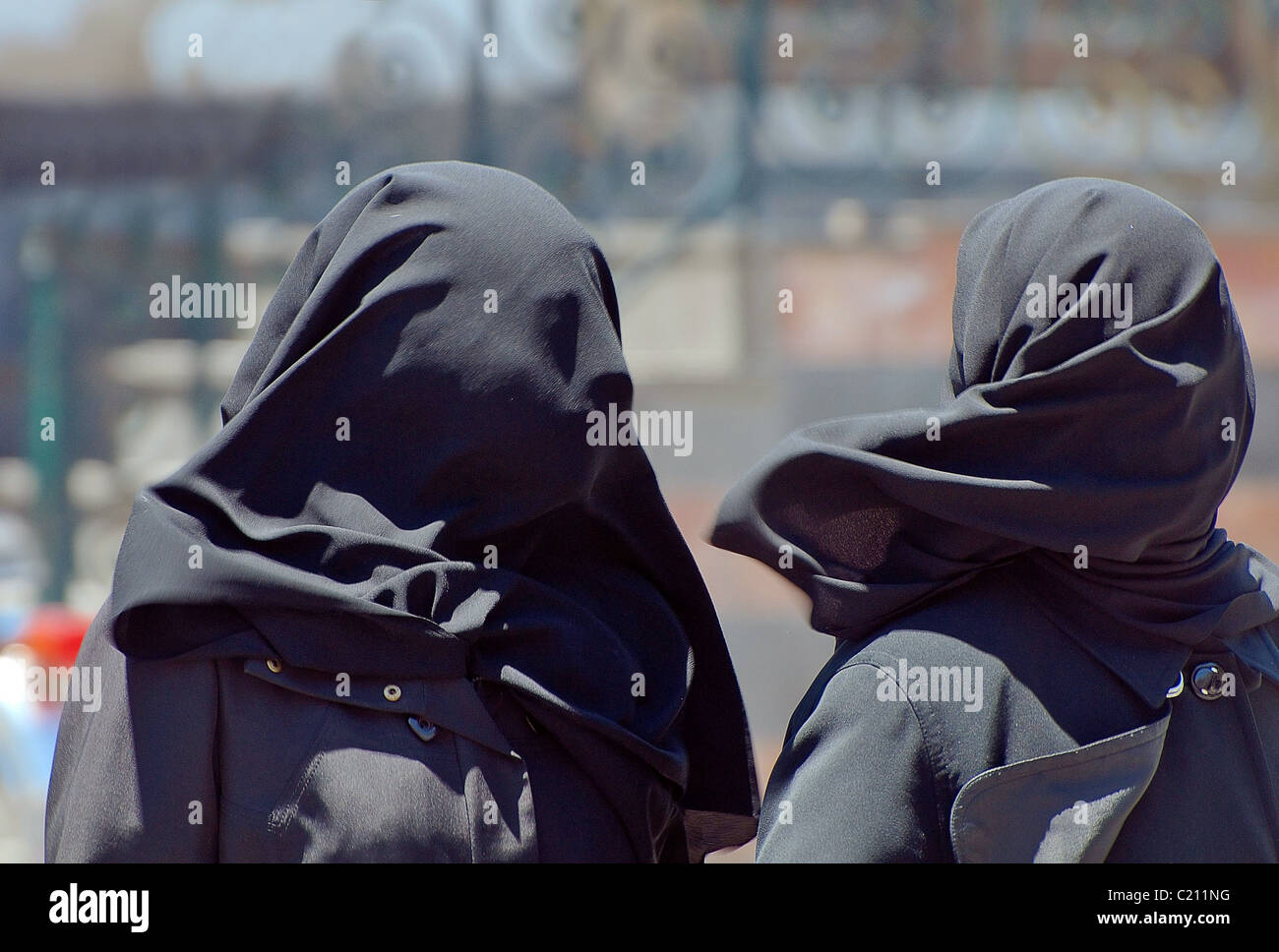 Women in traditional clothes damascus hi-res stock photography and ...