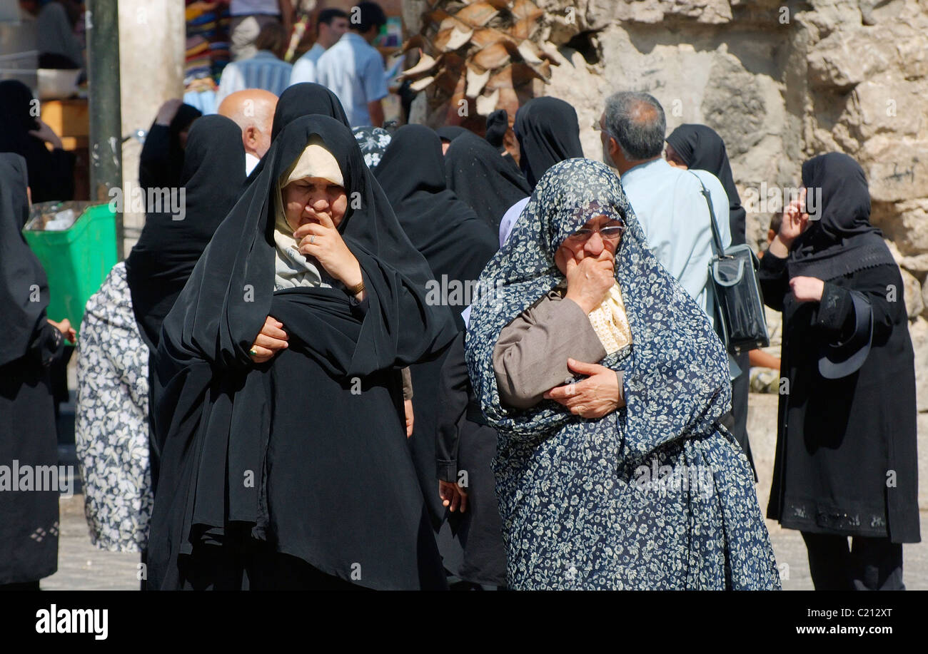 Women in traditional clothes damascus hi-res stock photography and ...