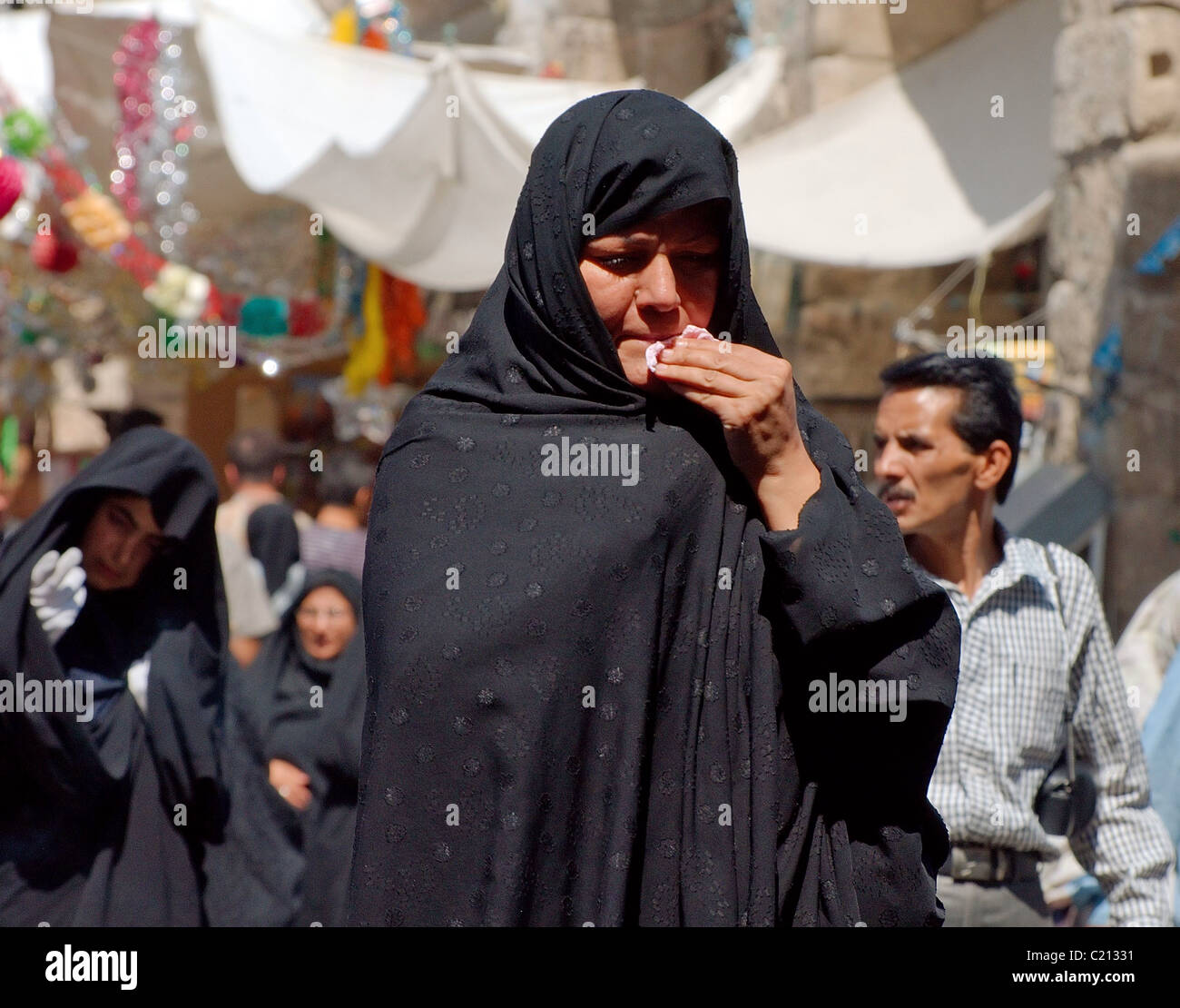 Women in traditional clothes damascus hi-res stock photography and ...