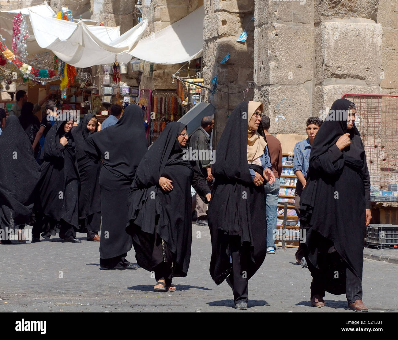 Women in traditional clothes damascus hi-res stock photography and ...