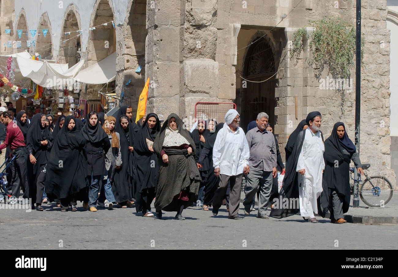Women in traditional clothes damascus hi-res stock photography and ...