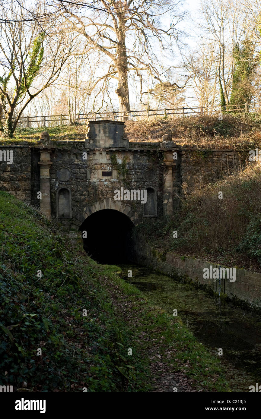 The Coates Portal and Kings Reach on the Thames and Severn Canal in ...