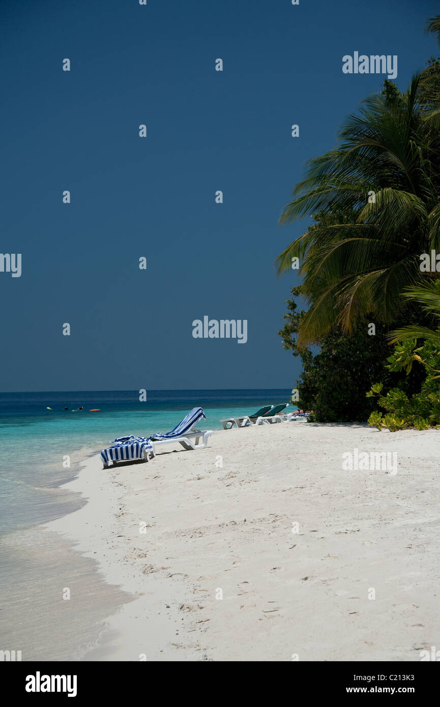 A beach to relax in the Maldives Stock Photo - Alamy
