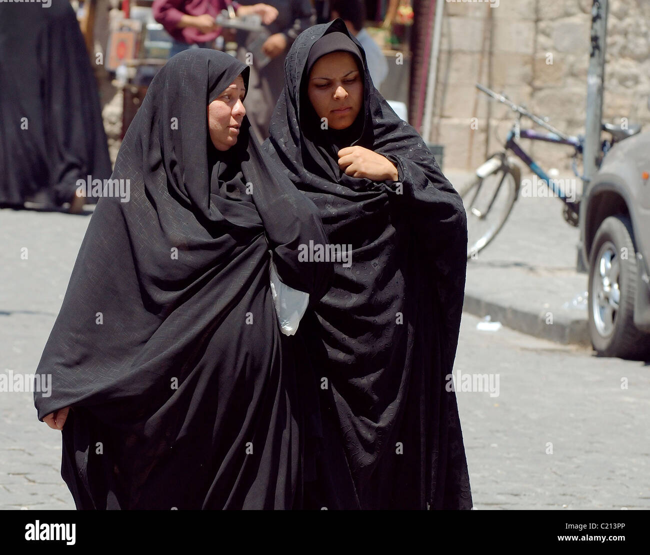 Women in traditional clothes damascus hi-res stock photography and ...