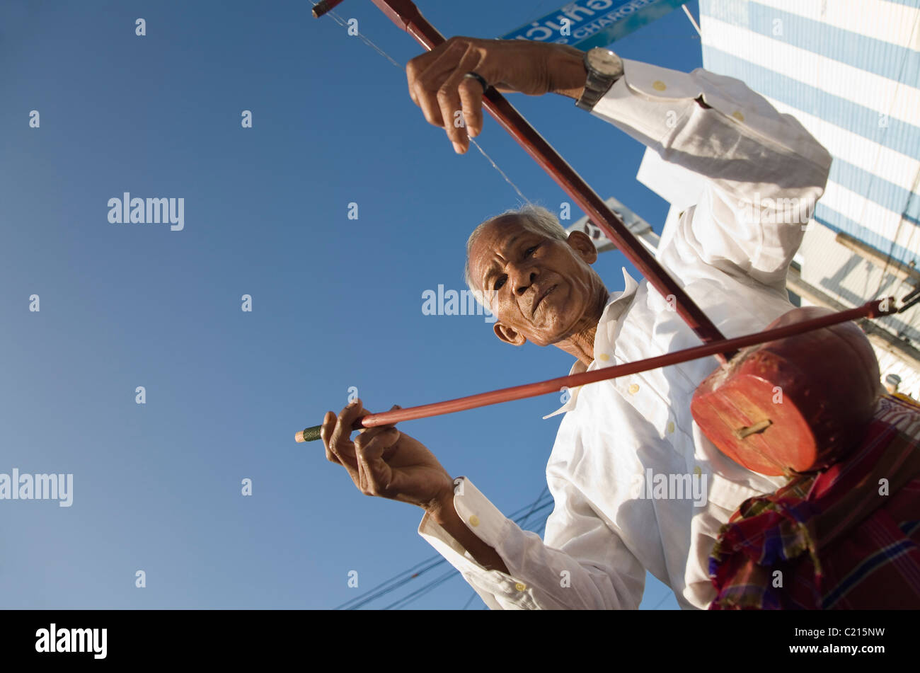 Saw u instrument hi-res stock photography and images - Alamy
