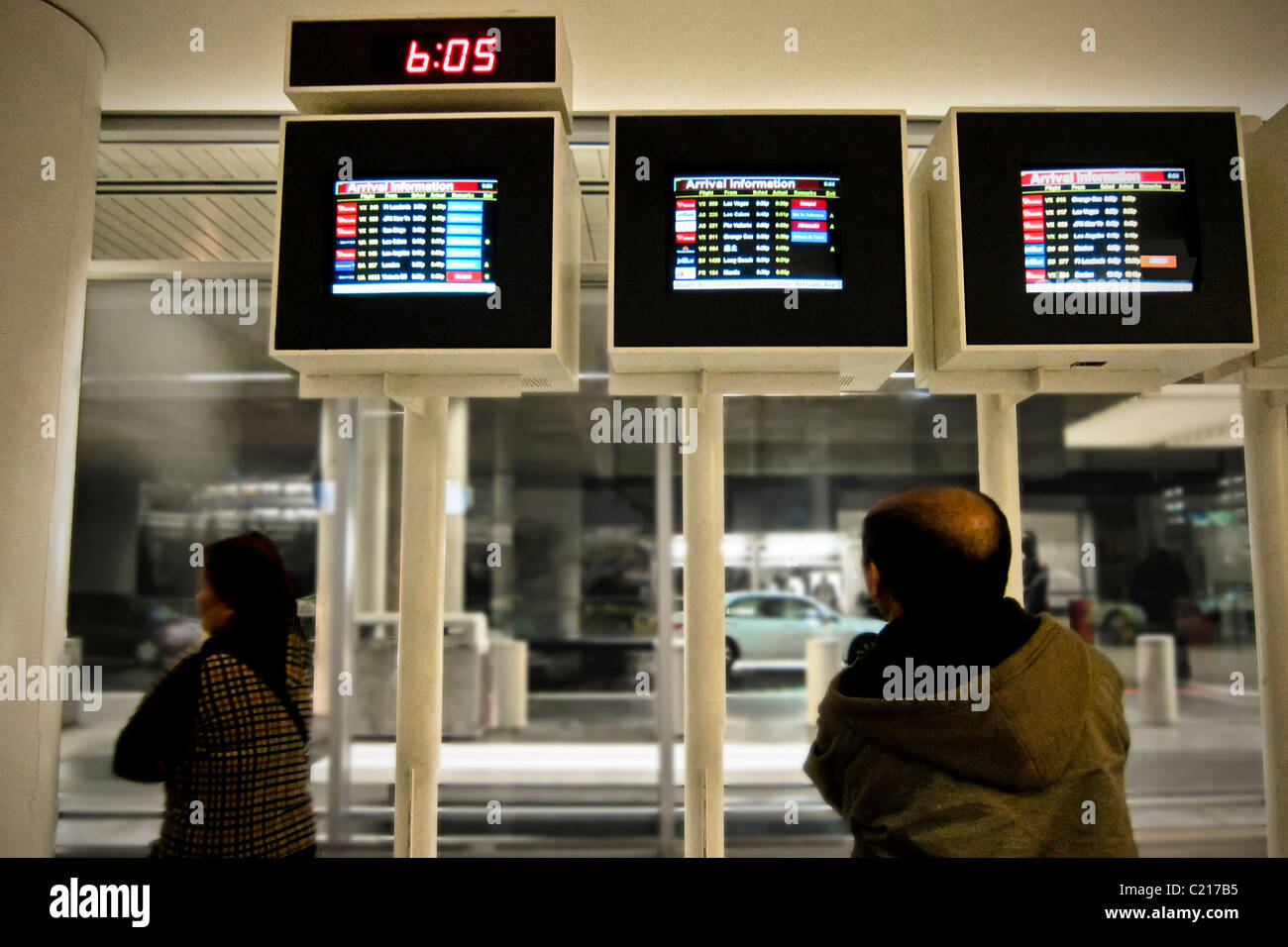 Check status hi-res stock photography and images - Alamy