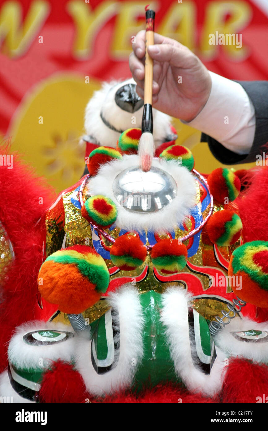 Lion dance dotting the eye hi-res stock photography and images - Alamy