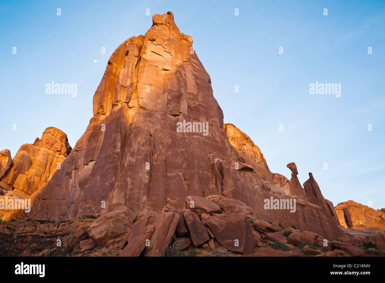 Horizontal color cliffs rocks hi-res stock photography and images - Alamy