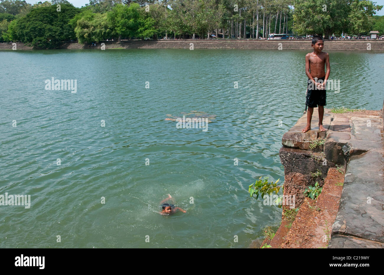 Cambodian children playing in river hi-res stock photography and images ...