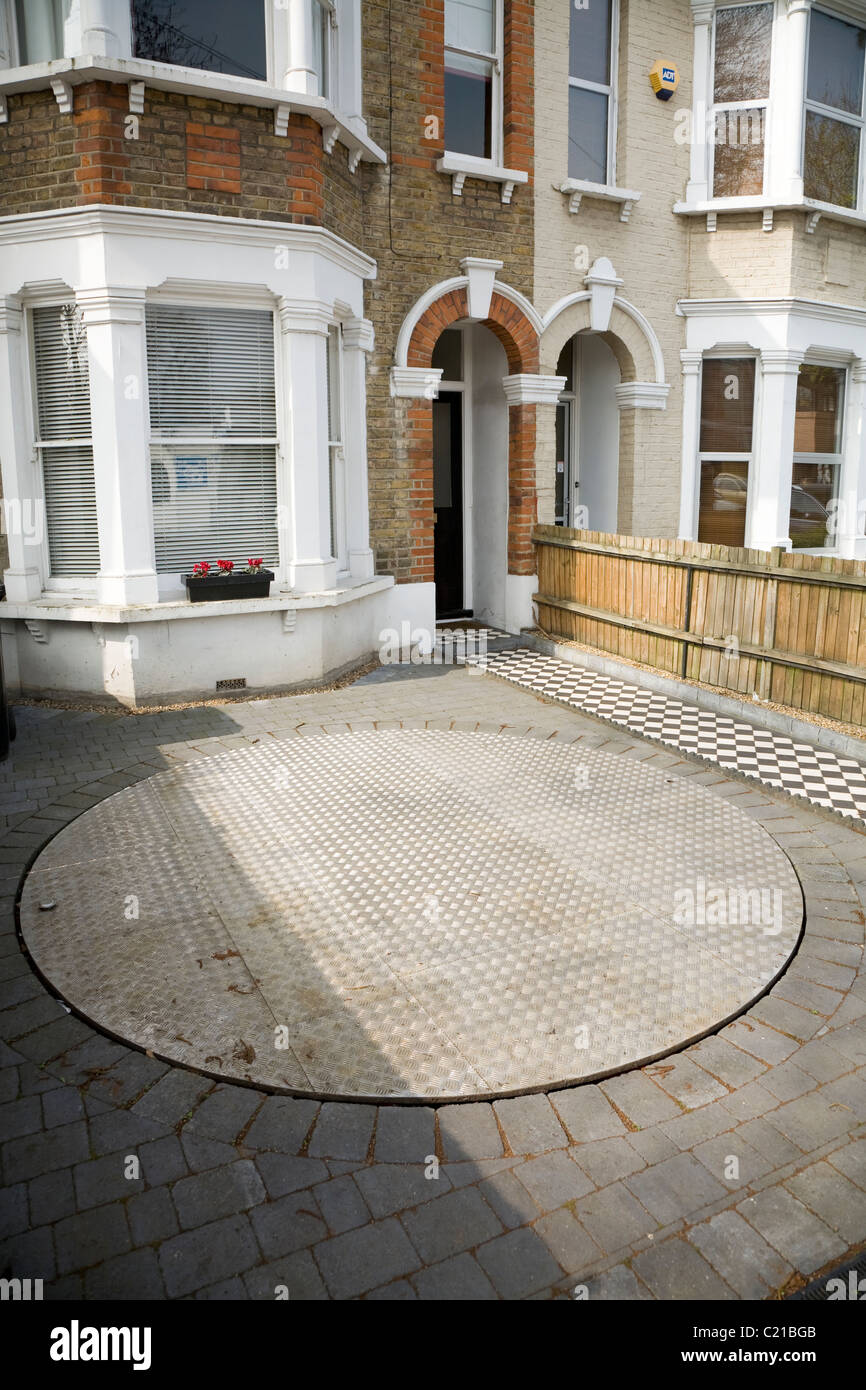 Rotating turntable platform to spin parked car for easy access to ...