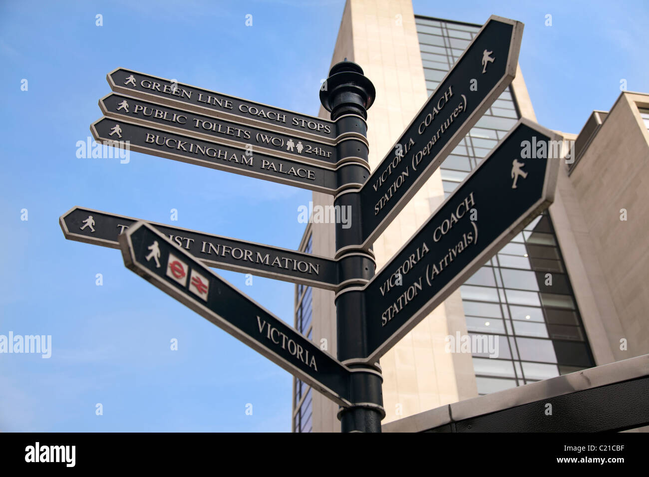 Victoria station direction sign hi-res stock photography and images - Alamy