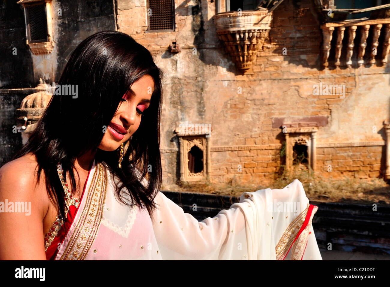 Indian girl wearing saree Stock Photo - Alamy