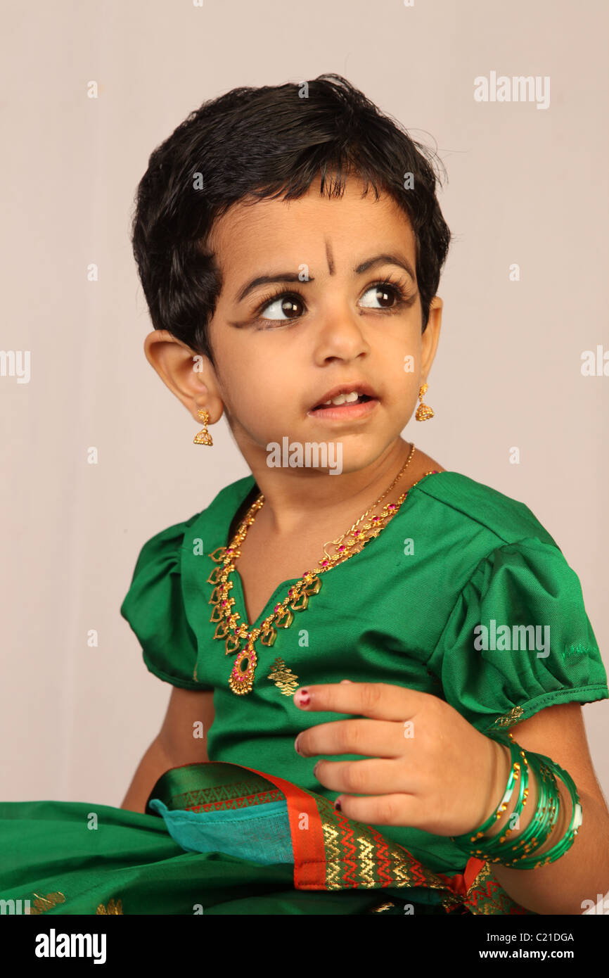 Two year old smiling girl in a black hat hi-res stock photography and ...