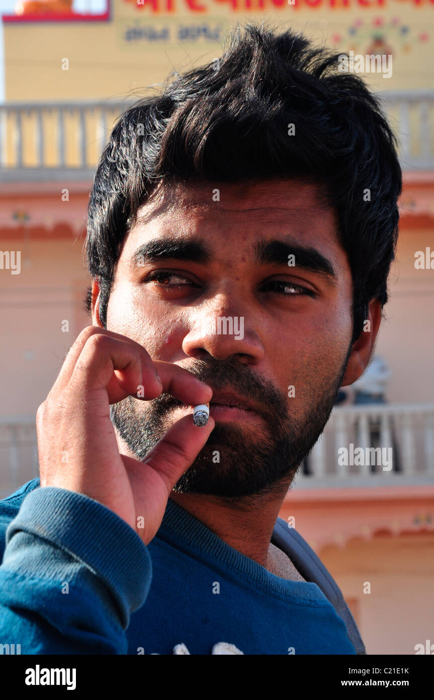 Indian smoking boy hi-res stock photography and images - Alamy