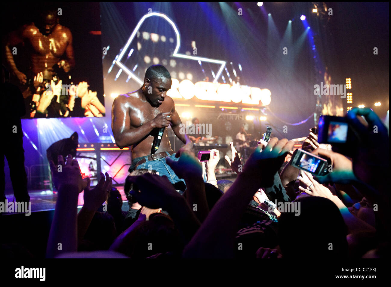 Akon performing live at "Orange Rockcorps" at Le Zenith theatre Paris ...