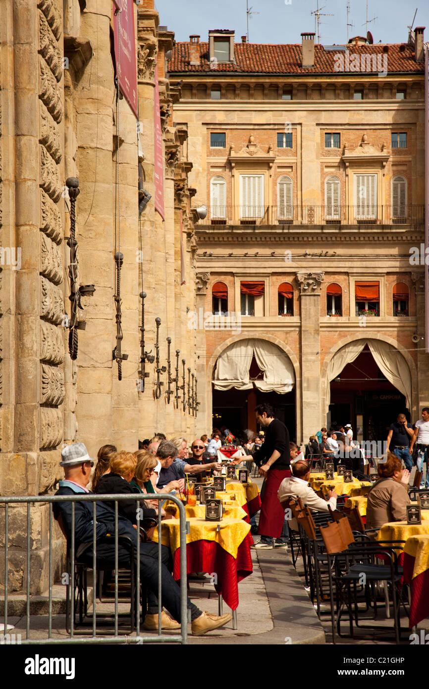 Outdoor cafe in Bologna Italy Stock Photo - Alamy