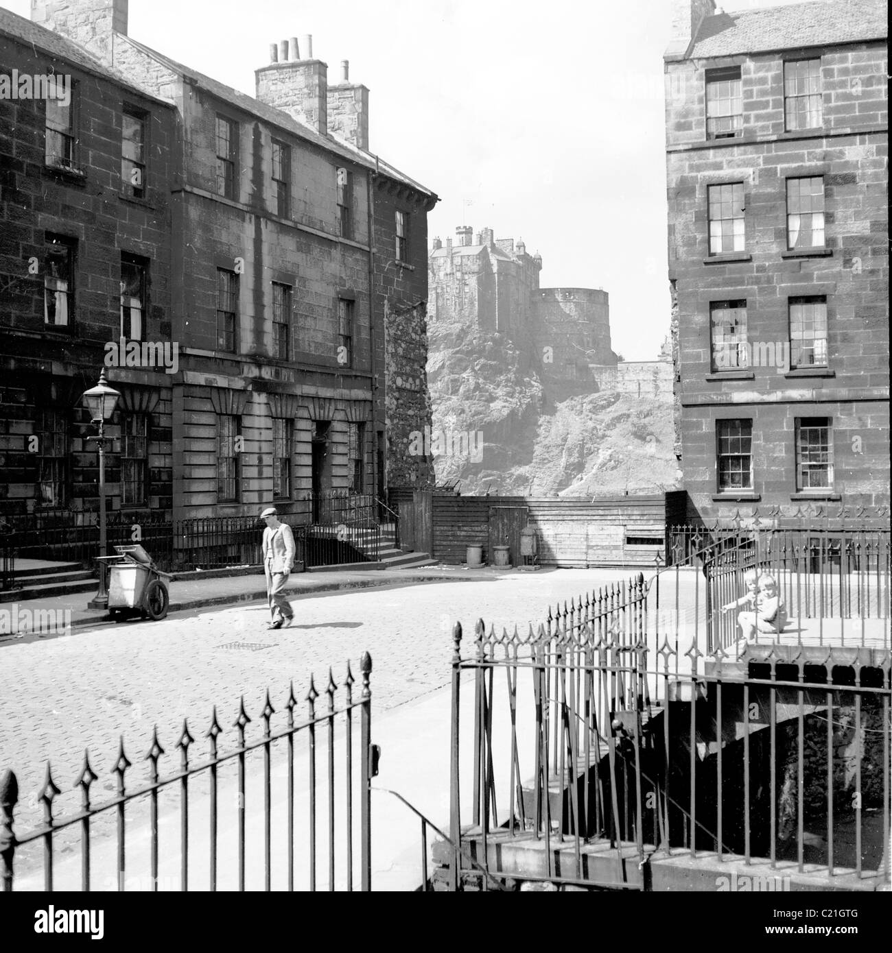 1950s, Edinburgh, Scotland, Georgian terraced housing and street, with ...