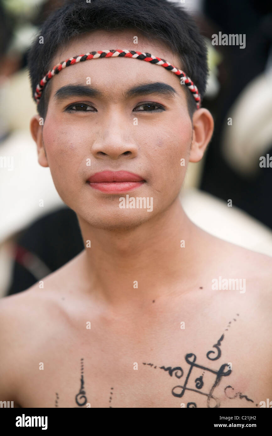 Male dancer in traditional thai hi-res stock photography and images - Alamy