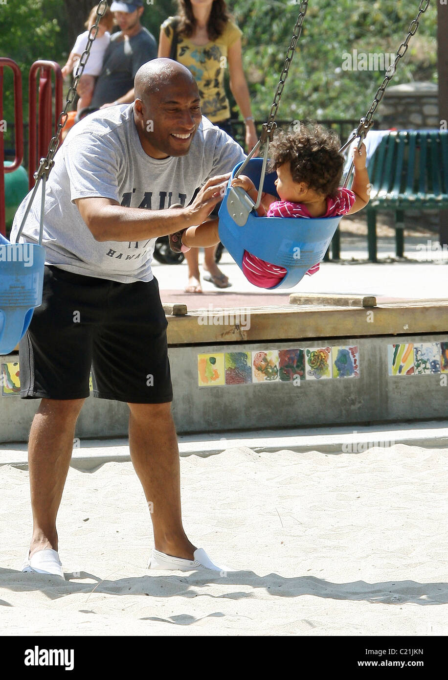 Byron Allen takes his daughter Chloe Allen to Cold Water Park in ...