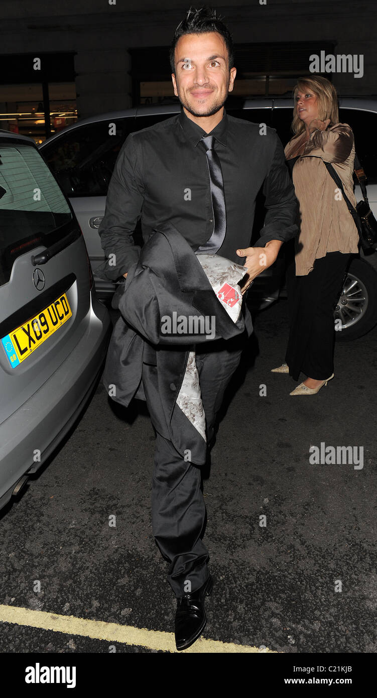 Peter Andre arrives back at his hotel London, England - 05.10.09 Focus ...
