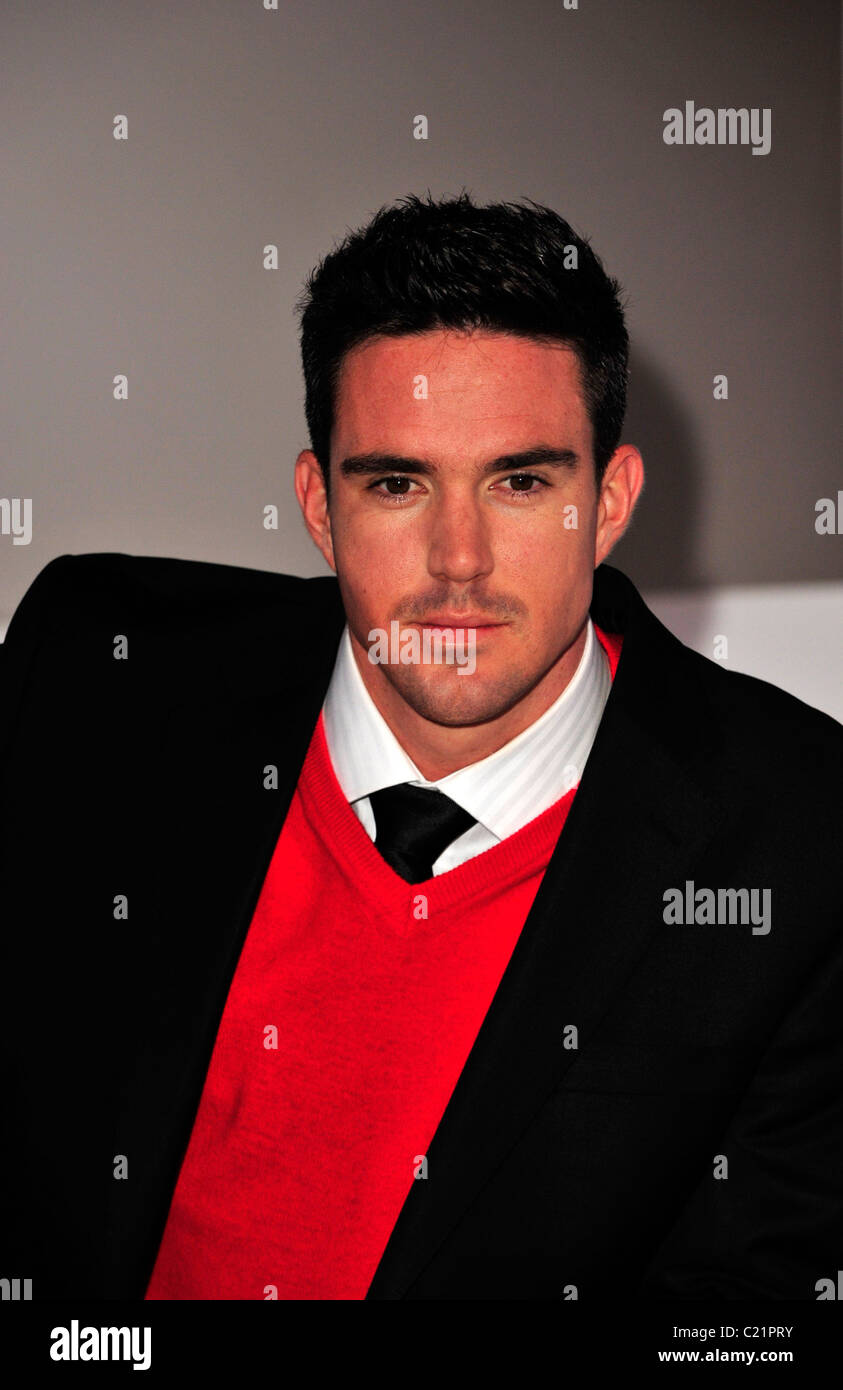 Kevin Pietersen follows in David Beckham's footsteps by being unveiled ...