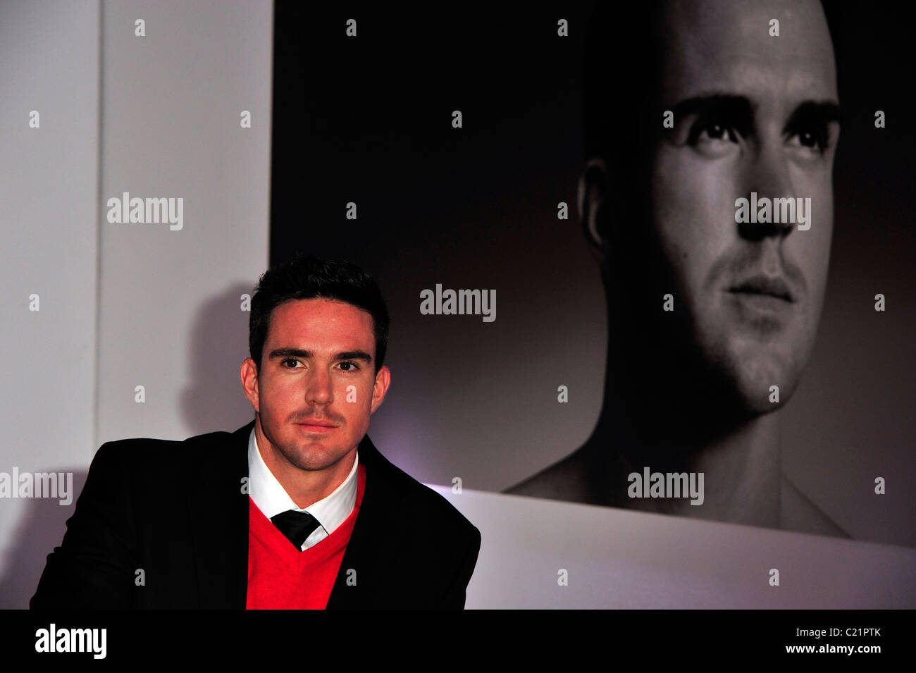 Kevin Pietersen follows in David Beckham's footsteps by being unveiled ...