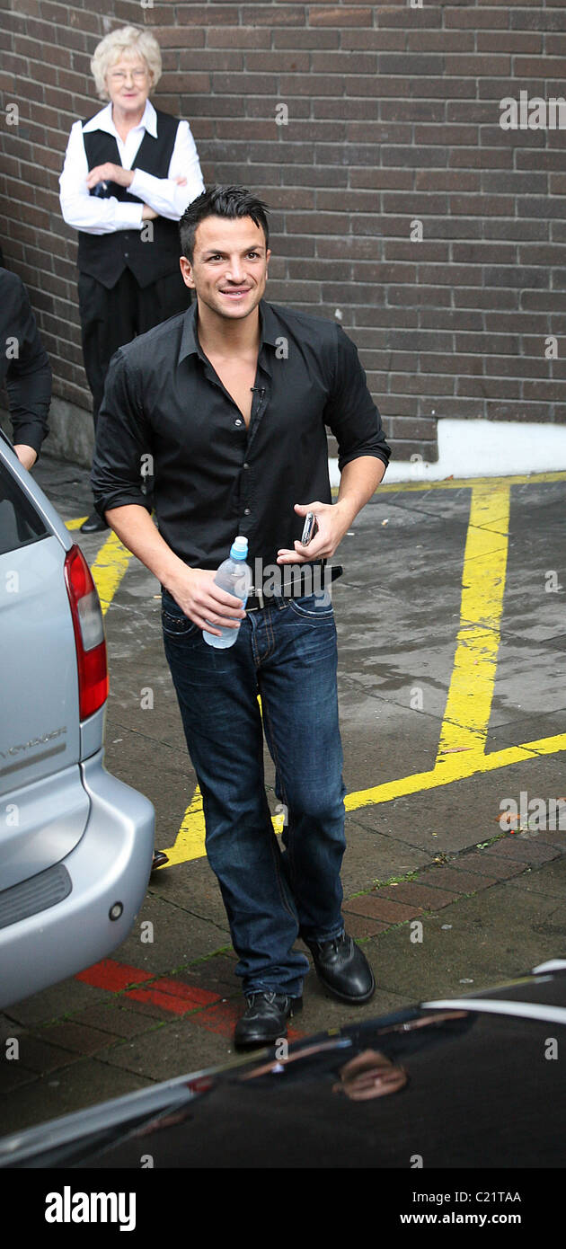 Peter Andre arrives at GMTV studios London, England - 05.10.09 WENN.com ...