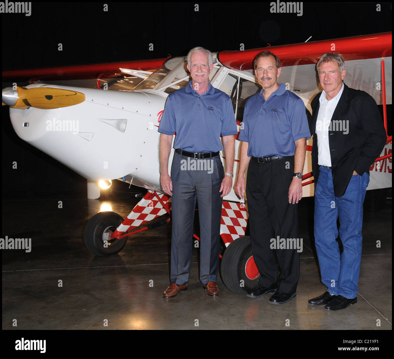 Captain Chesley 'Sully' Sullenberger, First Officer Jeffrey Skiles and ...