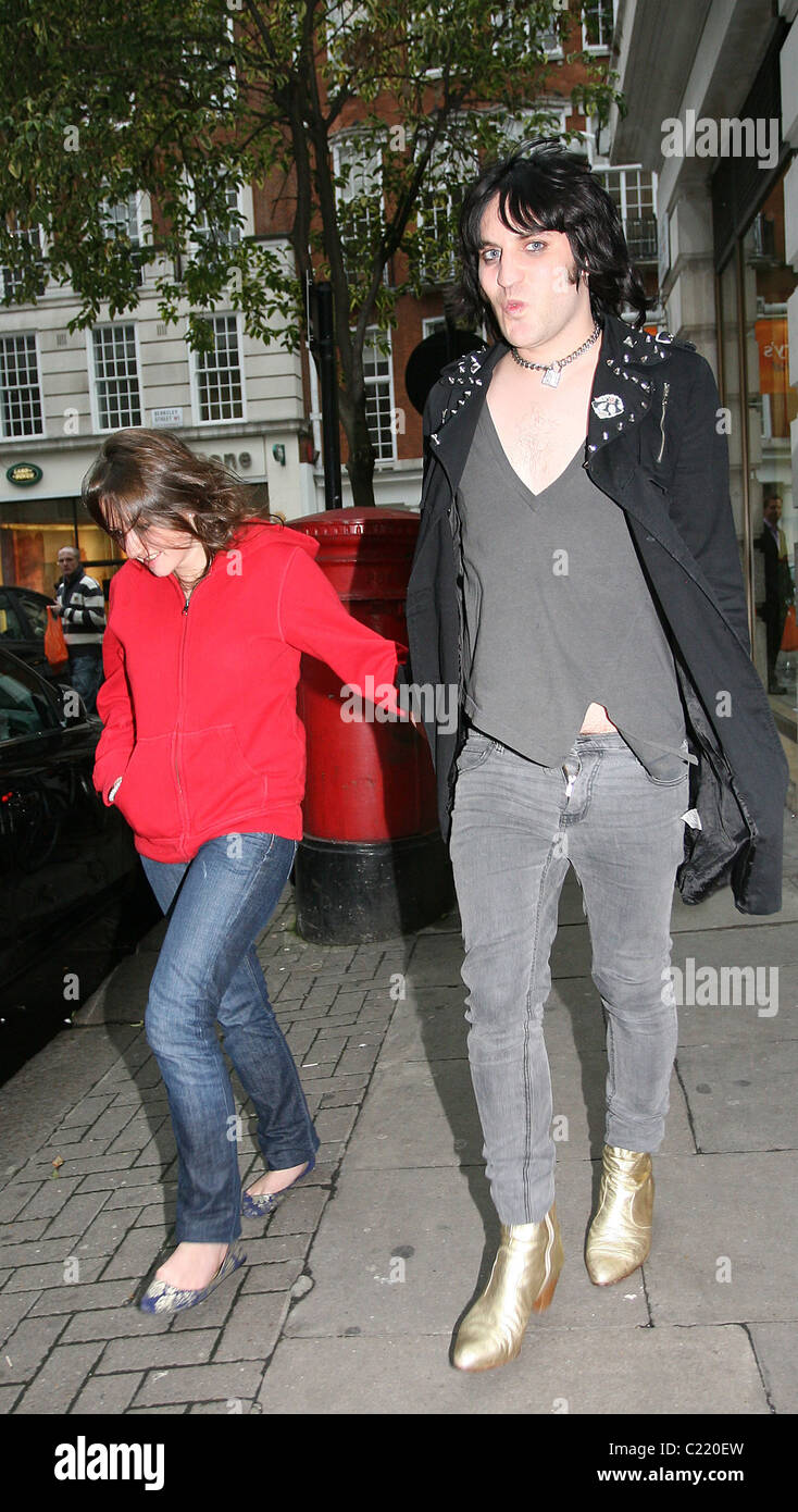 Noel Fielding and friend at the Mayfair Hotel. London, England - 07.10. ...