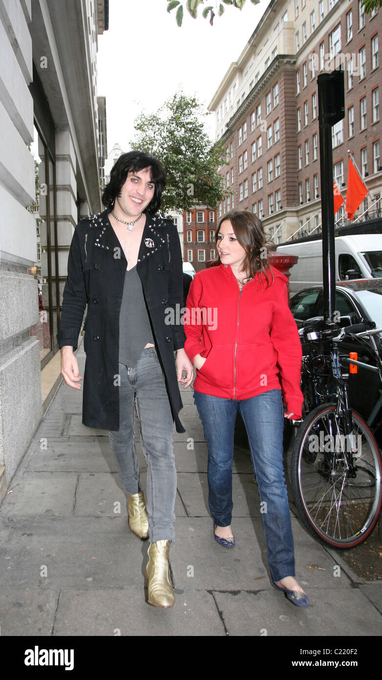 Noel Fielding and friend at the Mayfair Hotel. London, England - 07.10. ...