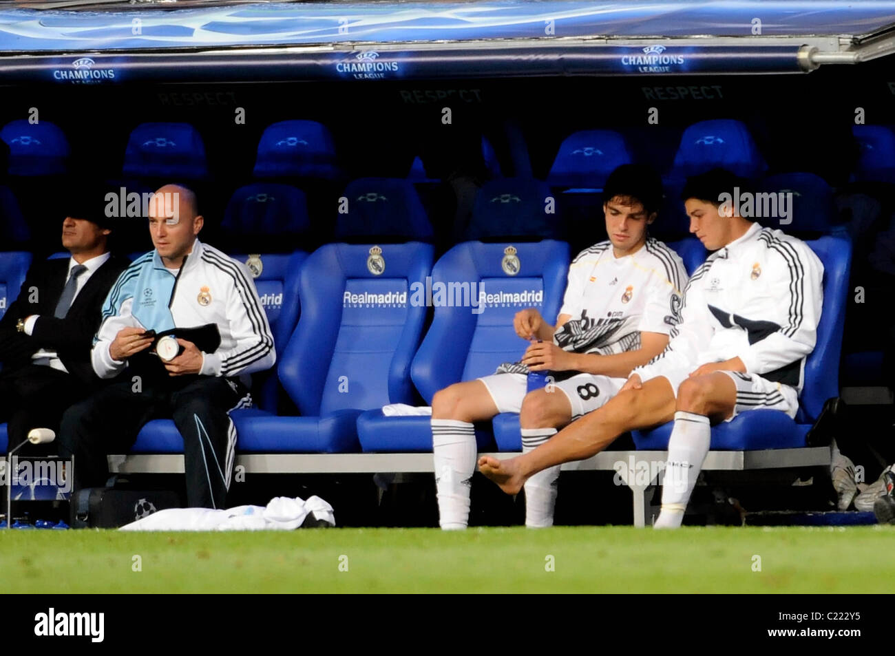 Cristiano Ronaldo on the bench with Kaka during the match between Real ...