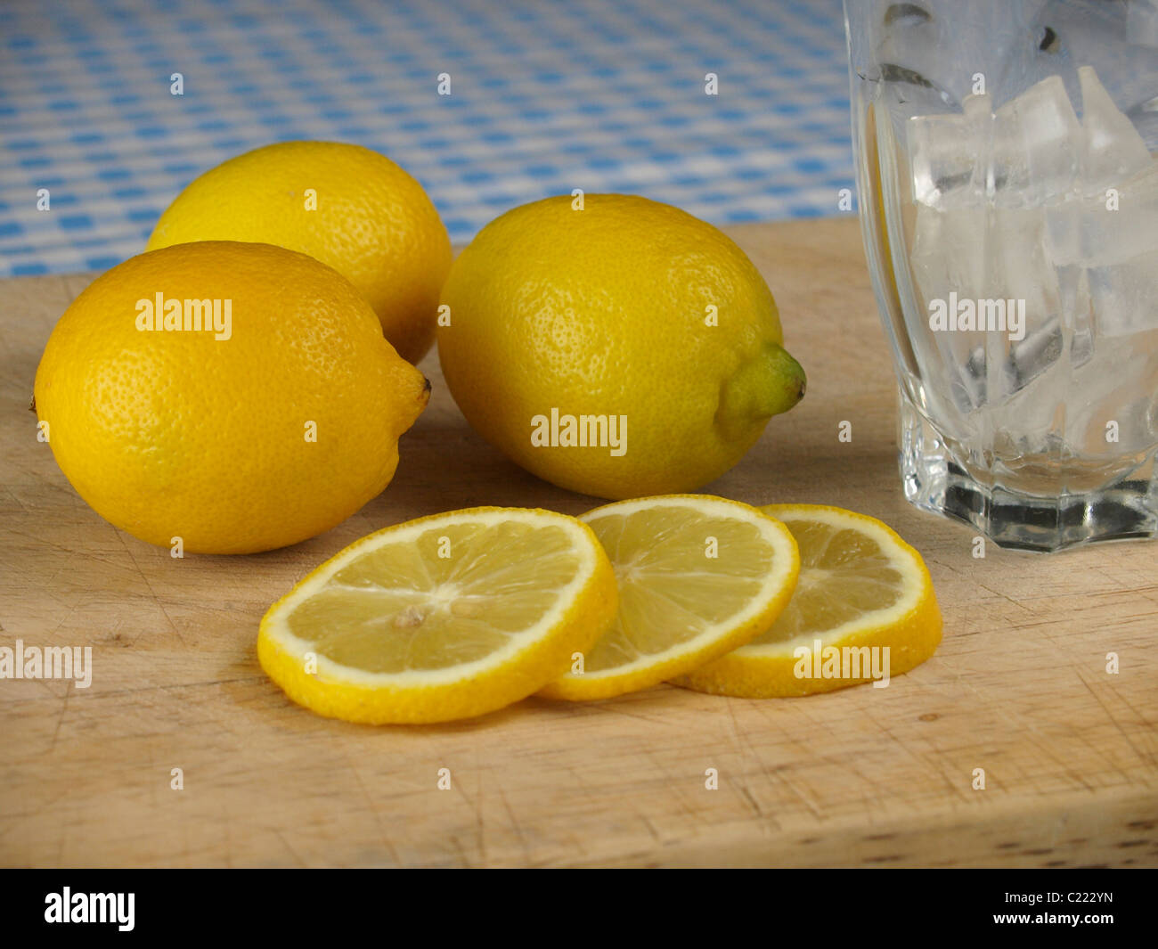 Lemons being sliced for a drink Stock Photo - Alamy
