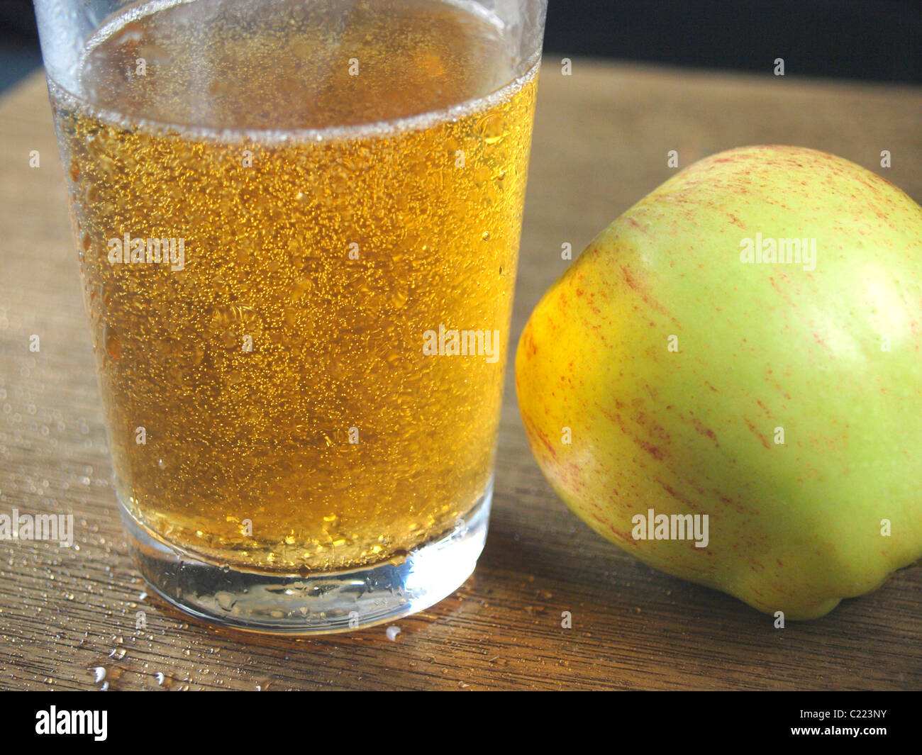 Fizzy cider hi-res stock photography and images - Alamy