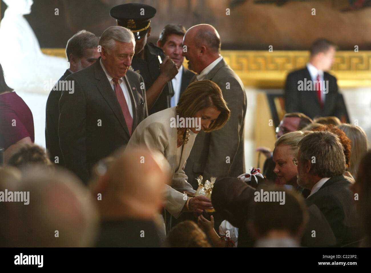 Steny Hoyer, Nancy Pelosi & Edwar Hlavka (artist) A congressional ...